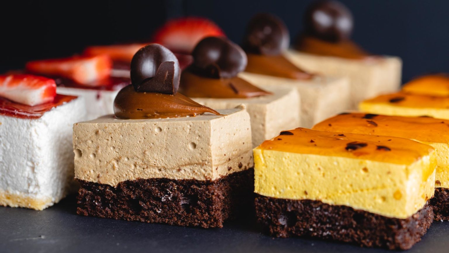 Masas surtidas (1 kg) – Confitería 25 de Mayo